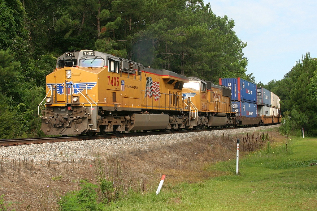 CSX Q180 with the usual Omaha suspects